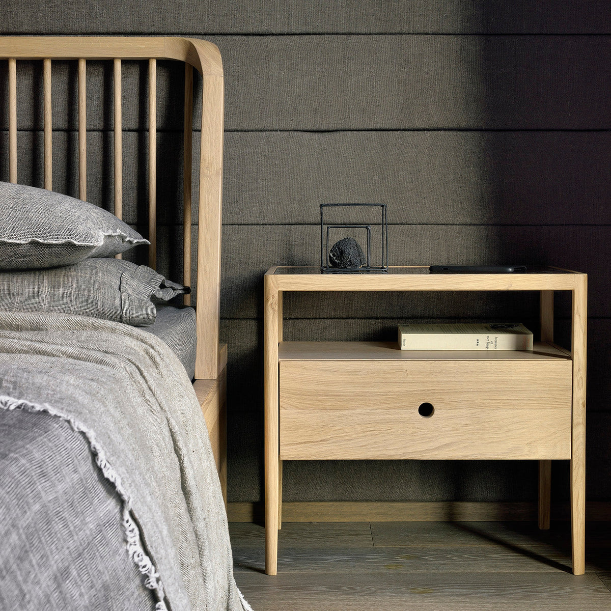 Spindle Bedside Table – Stylegarage