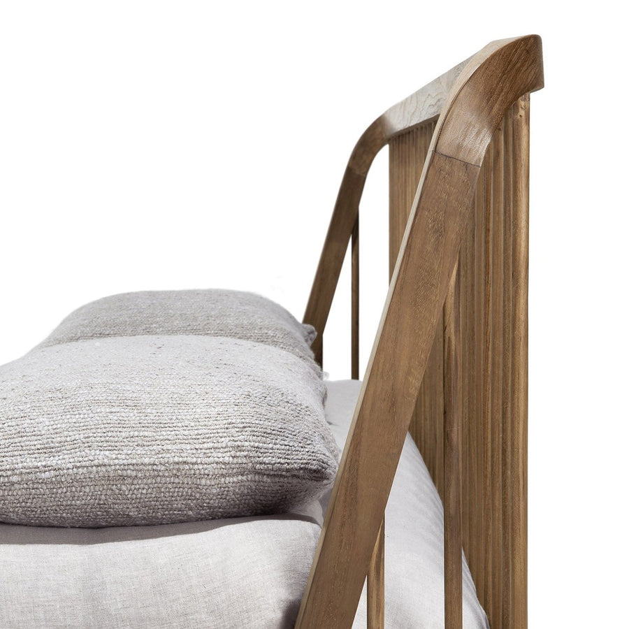 Spindle Bed – Stylegarage