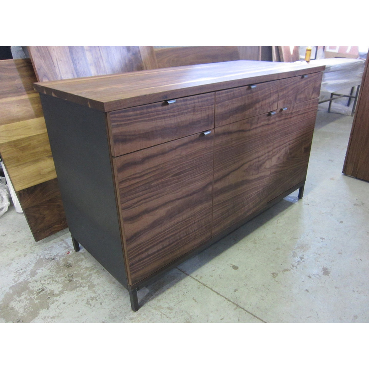 Massey Highboy – Stylegarage