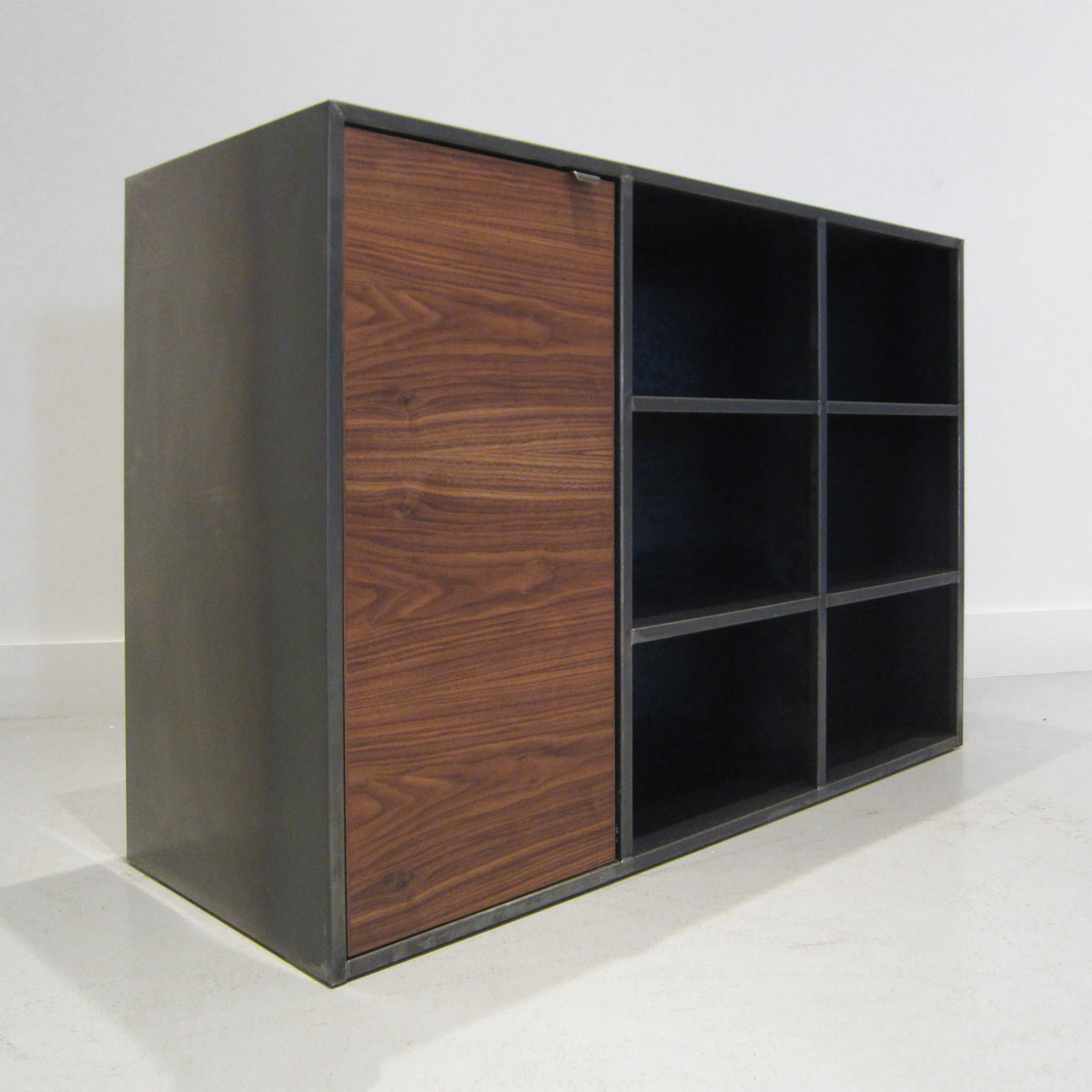 Shaw Display Case – Stylegarage