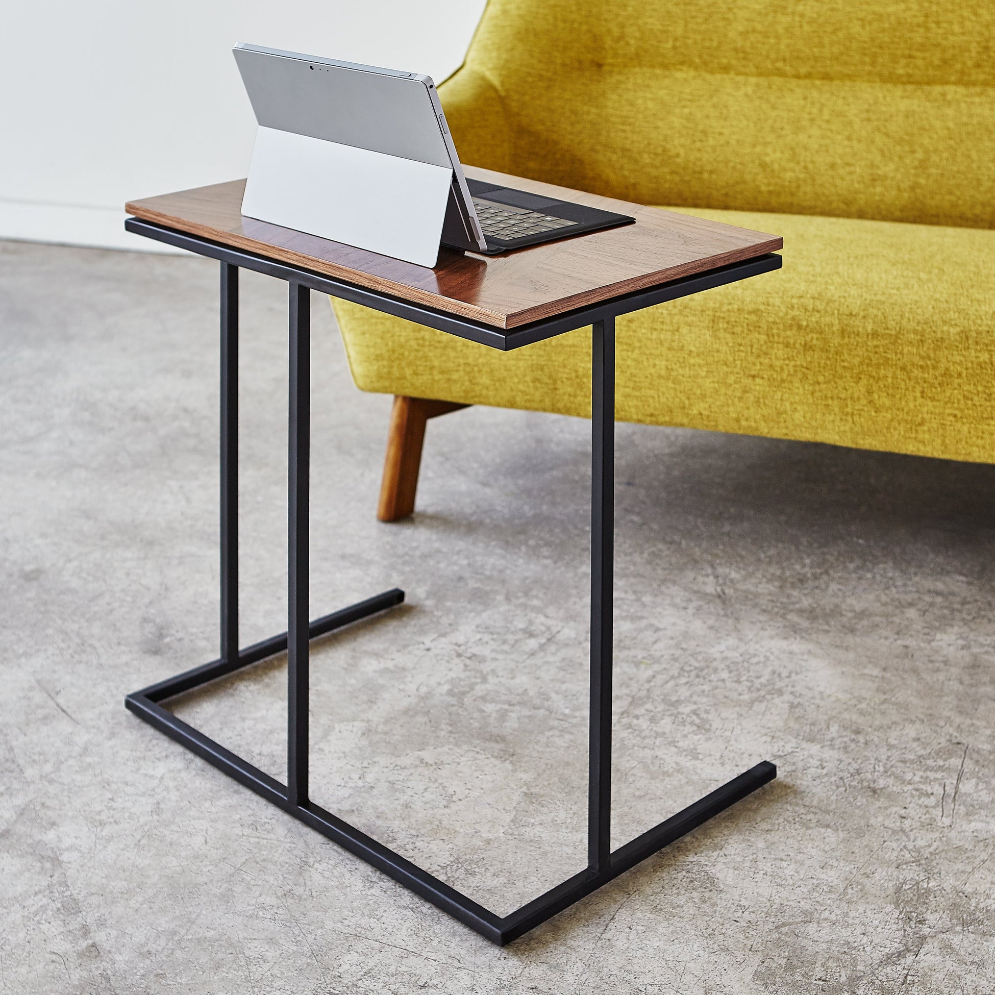 Tobias Network Table – Stylegarage